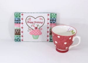 Cupcake Mug Rug (5×7) · Oma’s Place Machine Embroidery Designs