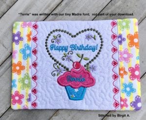 Cupcake Mug Rug (5×7) · Oma’s Place Machine Embroidery Designs