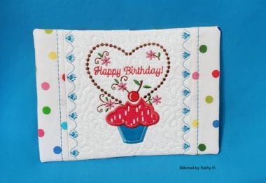 Cupcake Mug Rug (5×7) · Oma’s Place Machine Embroidery Designs