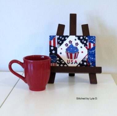 USA Cupcake Mug Rug (5×7) · Oma’s Place Machine Embroidery Designs